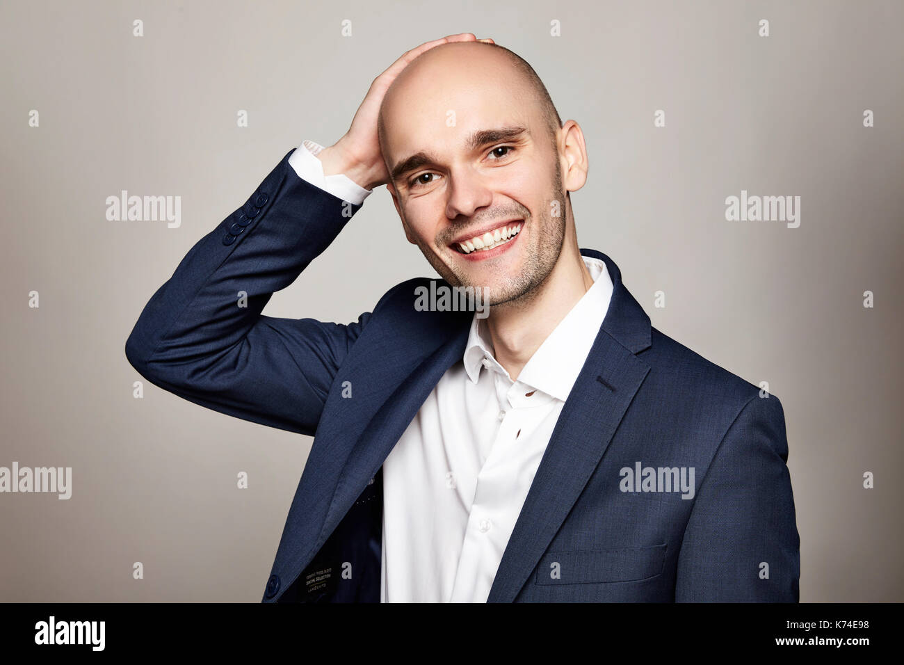 Close up head head shot smiling hi-res stock photography and images - Alamy