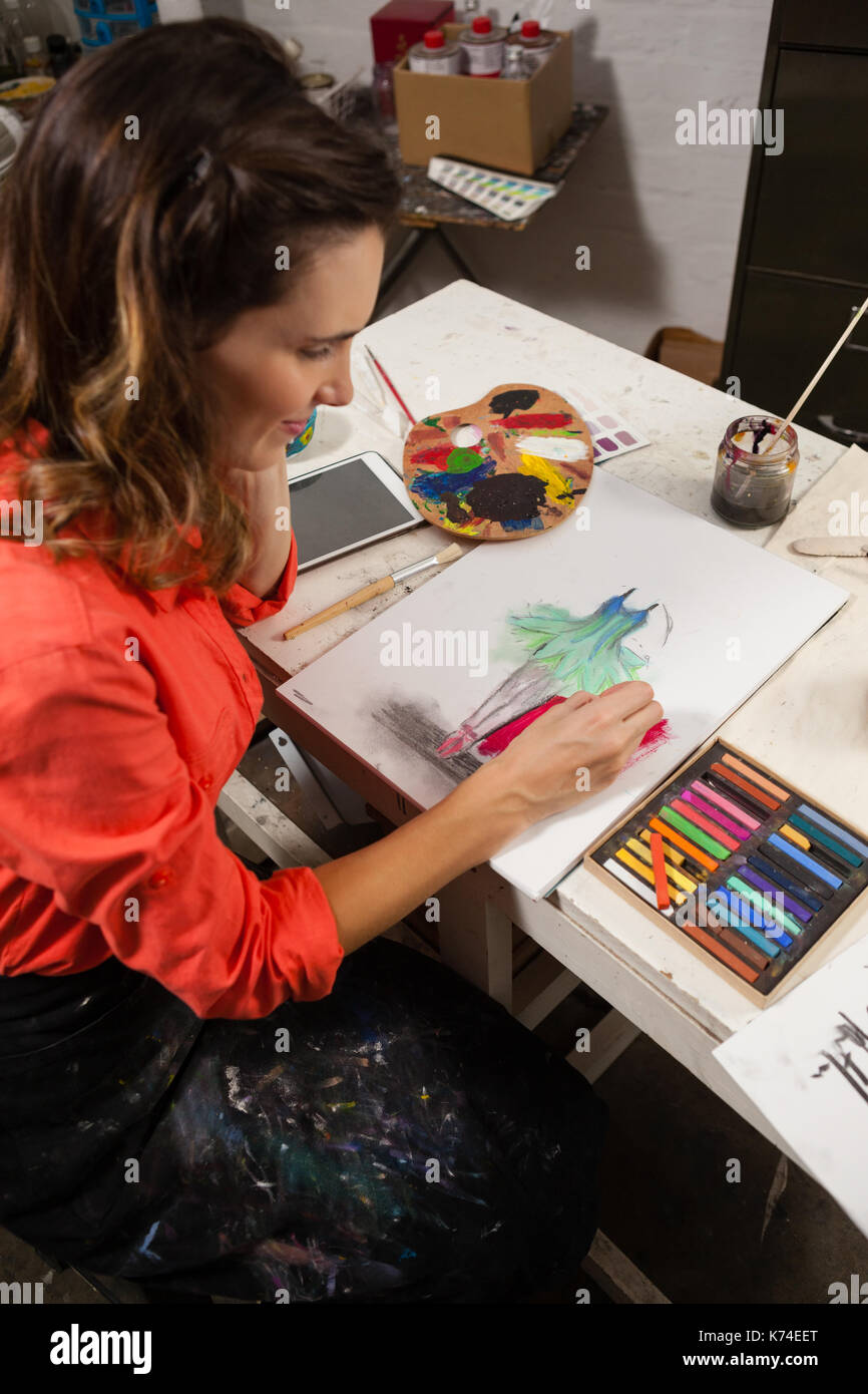 Woman painting a sketch in drawing class Stock Photo - Alamy