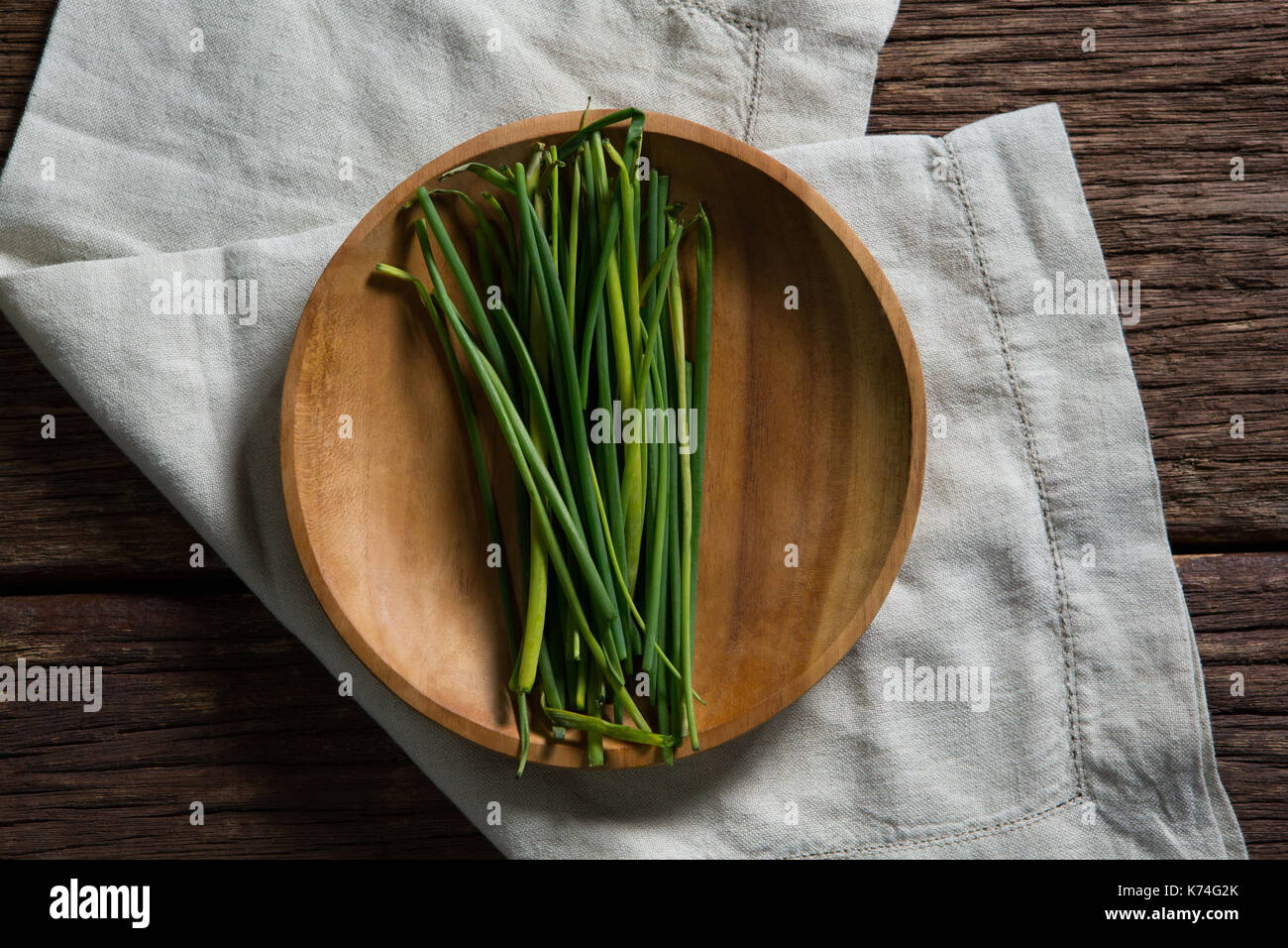 Overhead of fresh garlic chives in plate Stock Photo - Alamy