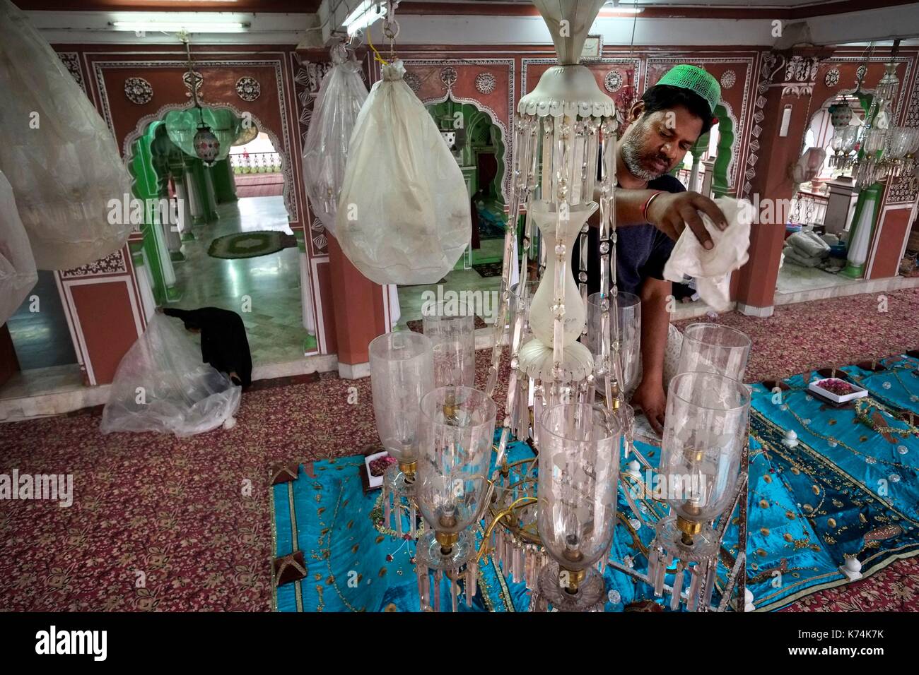 Tomb cleaning hi-res stock photography and images - Alamy