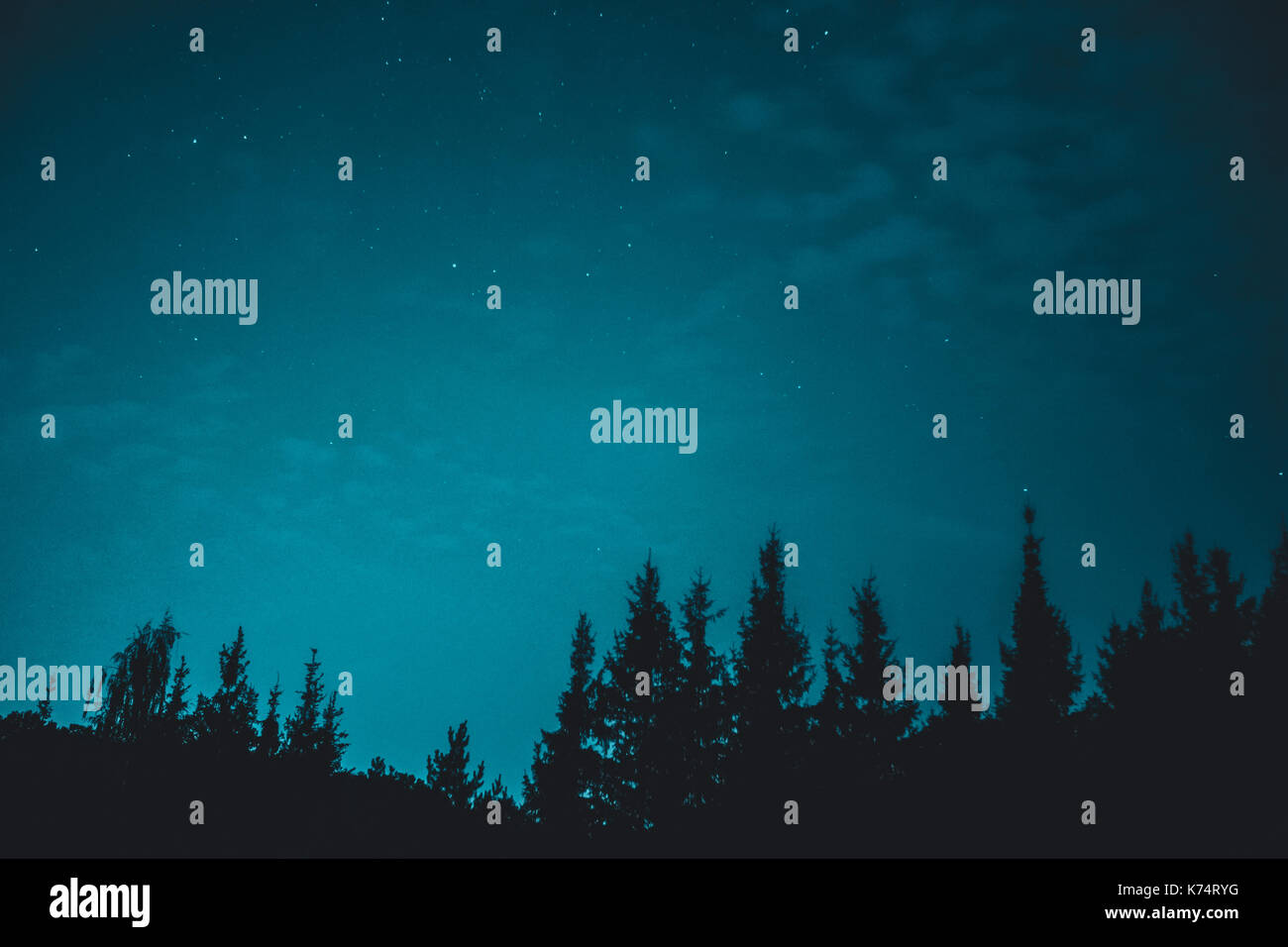 Dark blue night sky background hi-res stock photography and images - Alamy