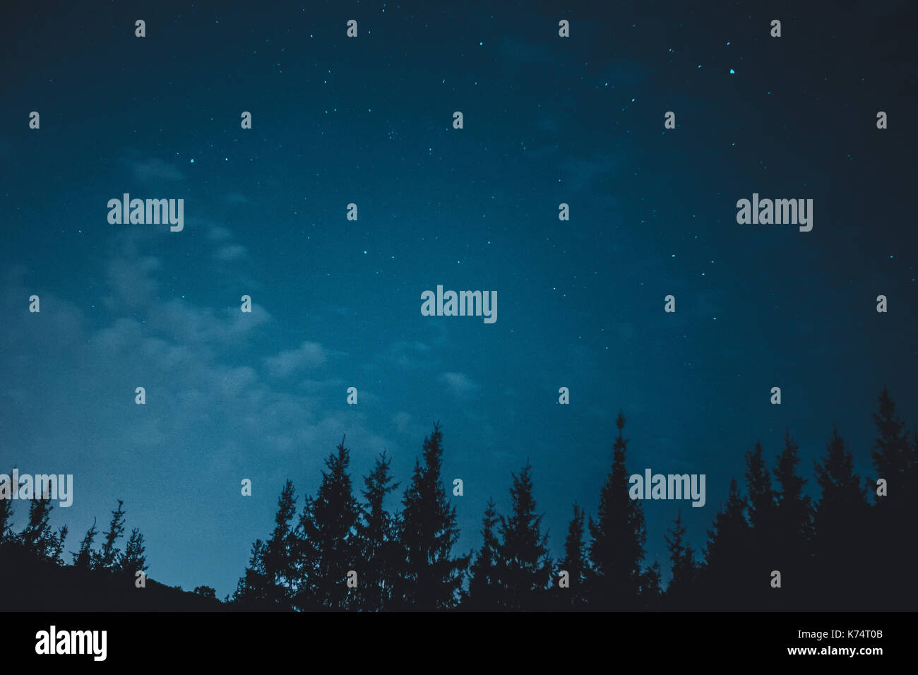 Dark blue night sky background hi-res stock photography and images - Alamy