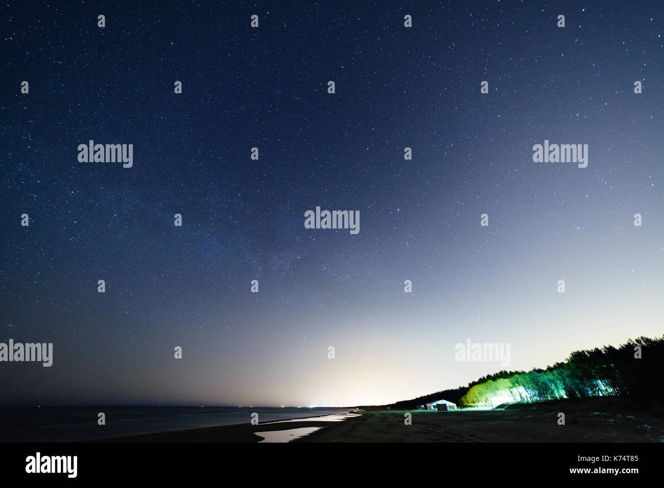 night sky with stars and milky way over beach Stock Photo - Alamy