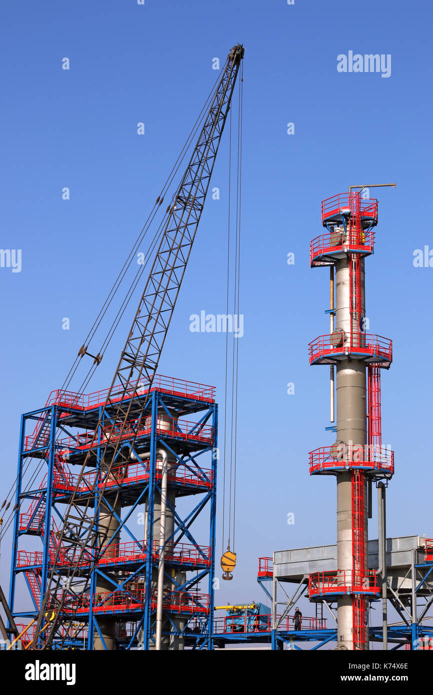 Refinery construction hi-res stock photography and images - Alamy