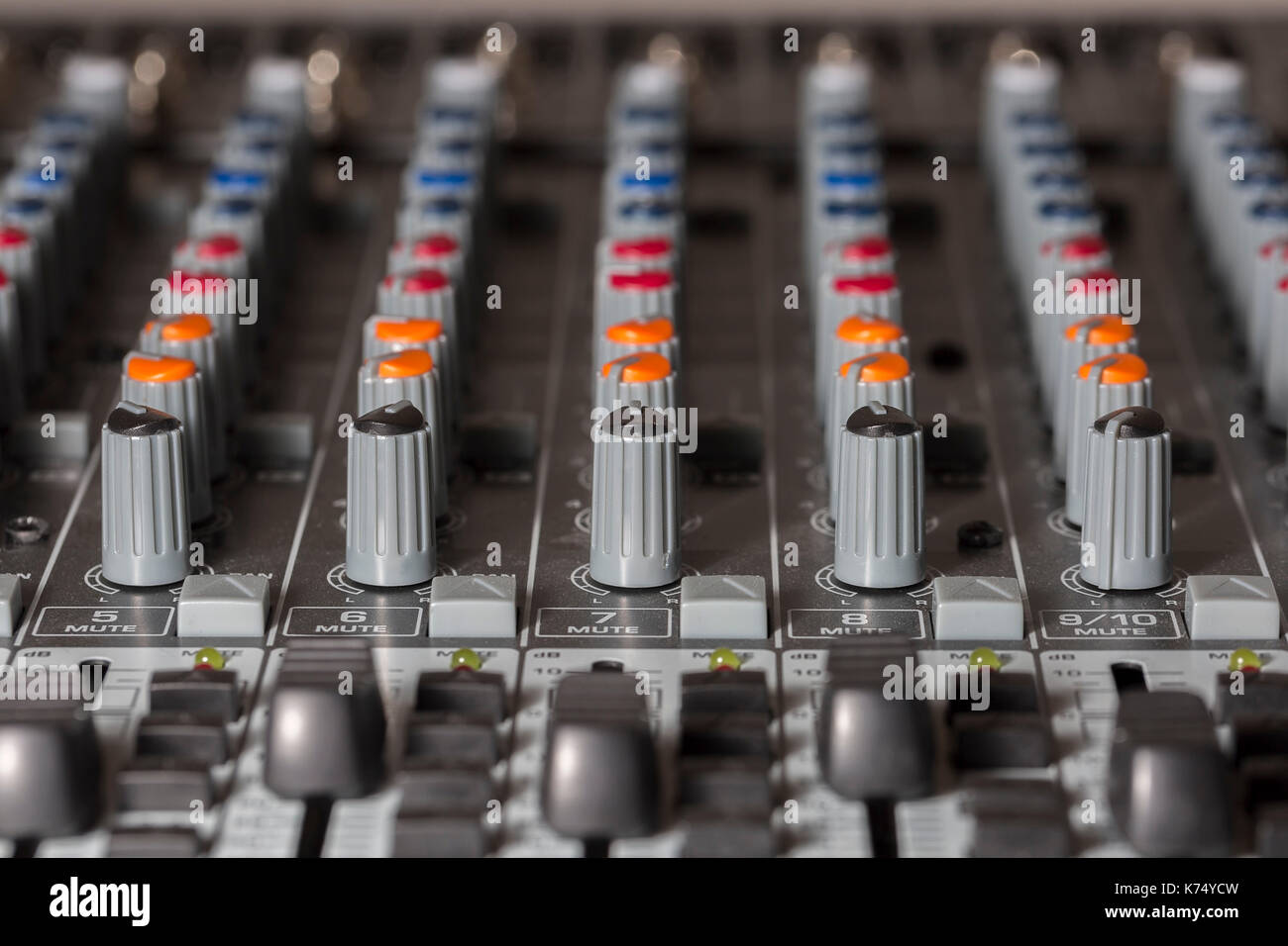 Mixing table hi-res stock photography and images - Alamy