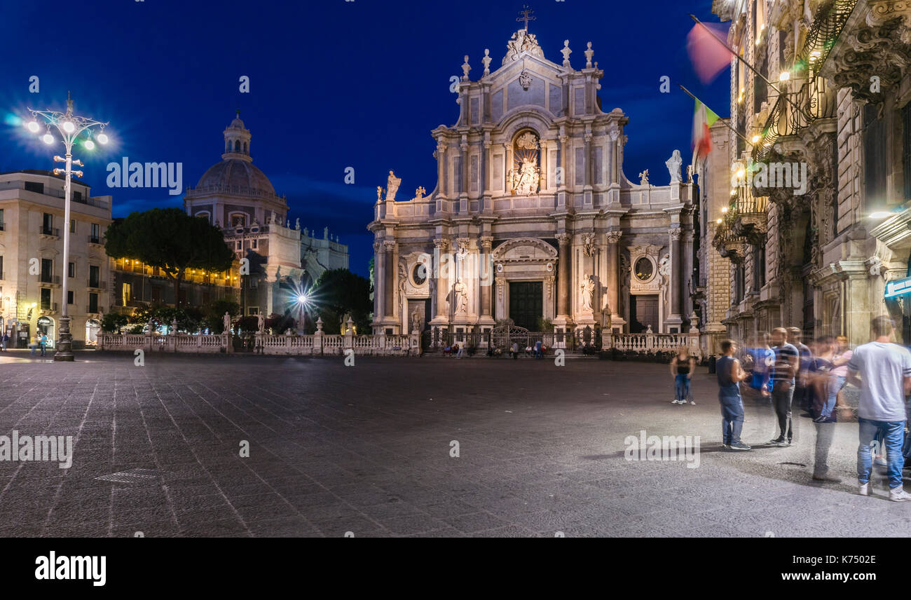 Piazza del Duomo, Cathedral of Sant' Agata, Night view, Catania, Sicily ...