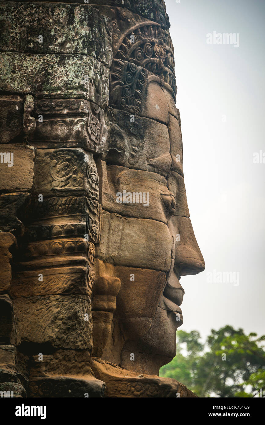 Stone face, Bodhisattva Lokeshvara, Avalokiteshvara, Temple ruin, Bayon ...