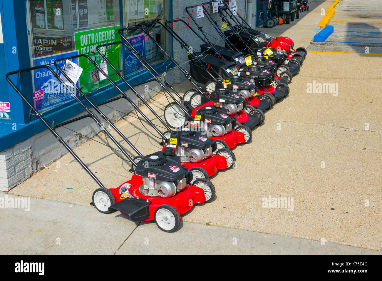Lawn mowers hi-res stock photography and images - Alamy