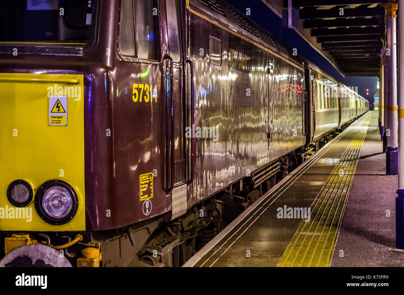 train at the station Stock Photo - Alamy
