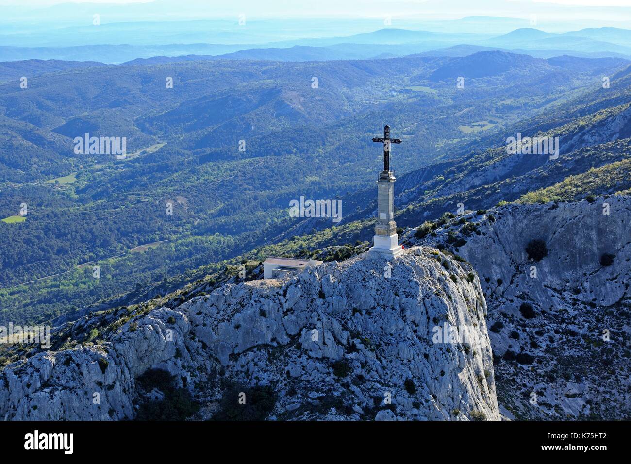 France, Bouches du Rhone, Pays d'Aix, Sainte Victoire Site ...