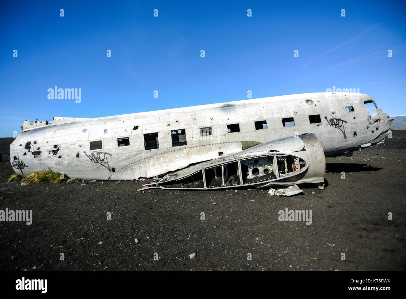 Crashed plane desert hi-res stock photography and images - Alamy