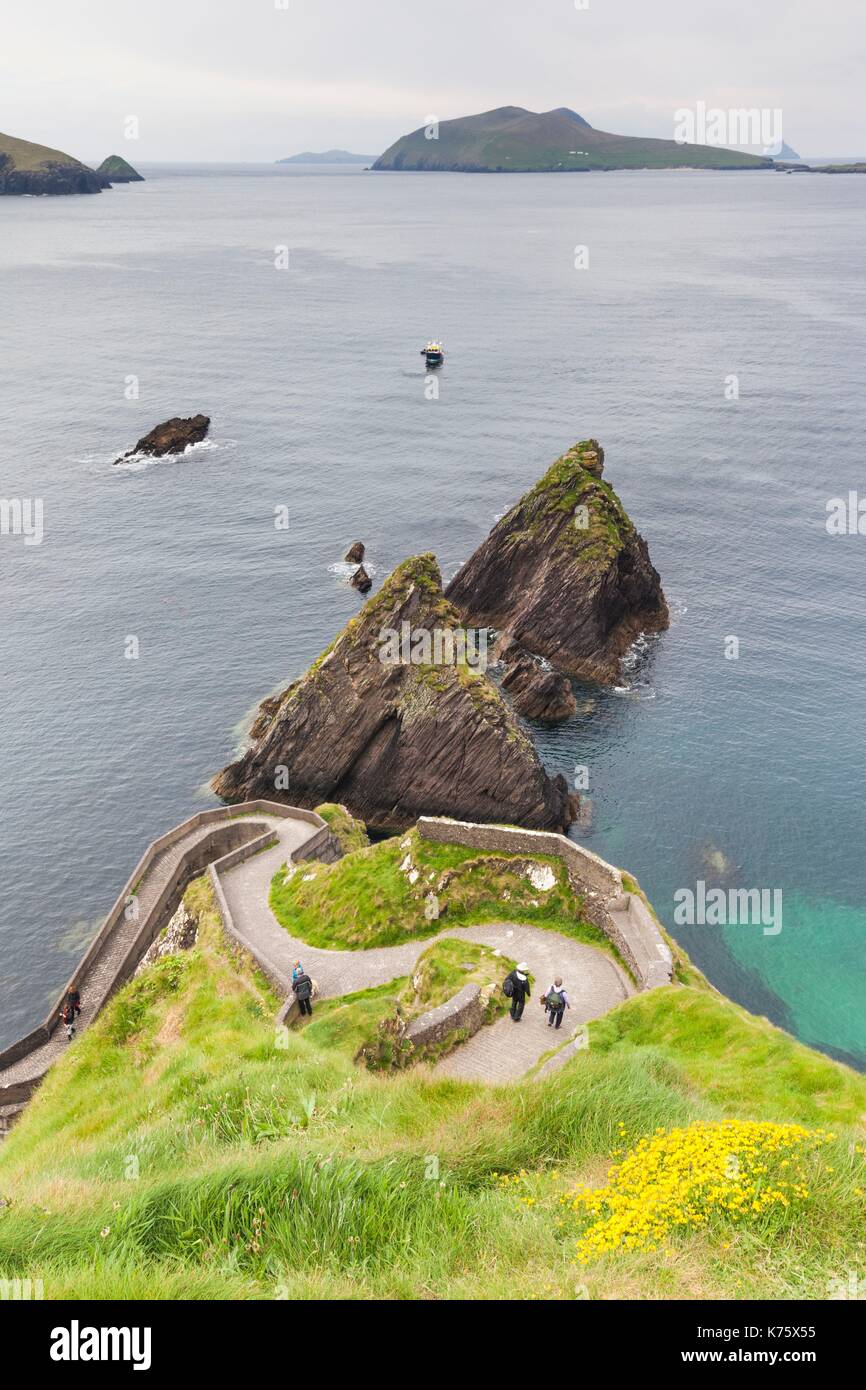 Ireland, County Kerry, Dingle Peninsula, Slea Head Drive, Dunquin ...