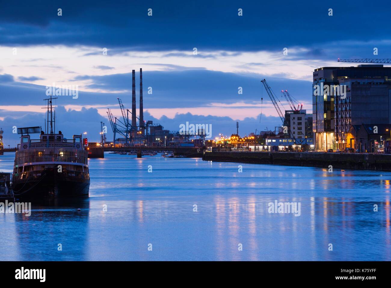 Ireland, Dublin, Docklands, River Liffey, dawn Stock Photo - Alamy