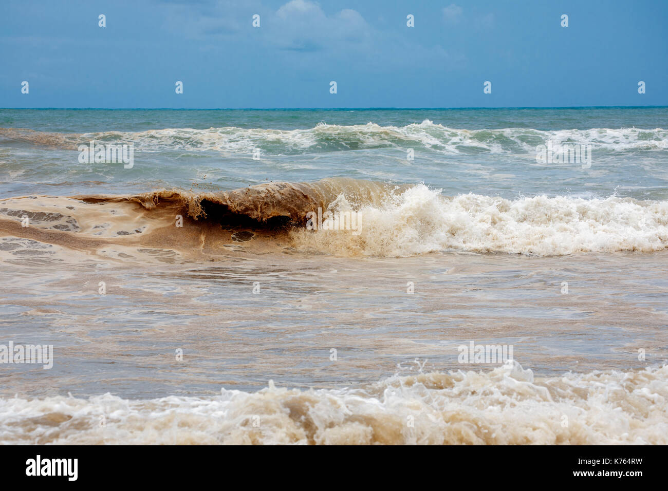Dirty ocean hi-res stock photography and images - Alamy