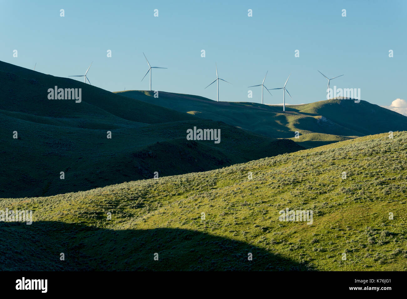 Wind farm in the hills of Eastern Oregon Stock Photo - Alamy