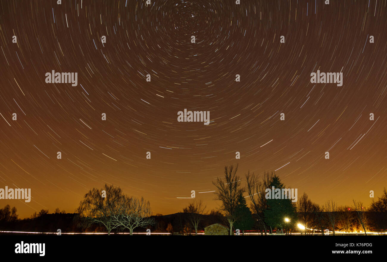 Light trail circle hi-res stock photography and images - Alamy