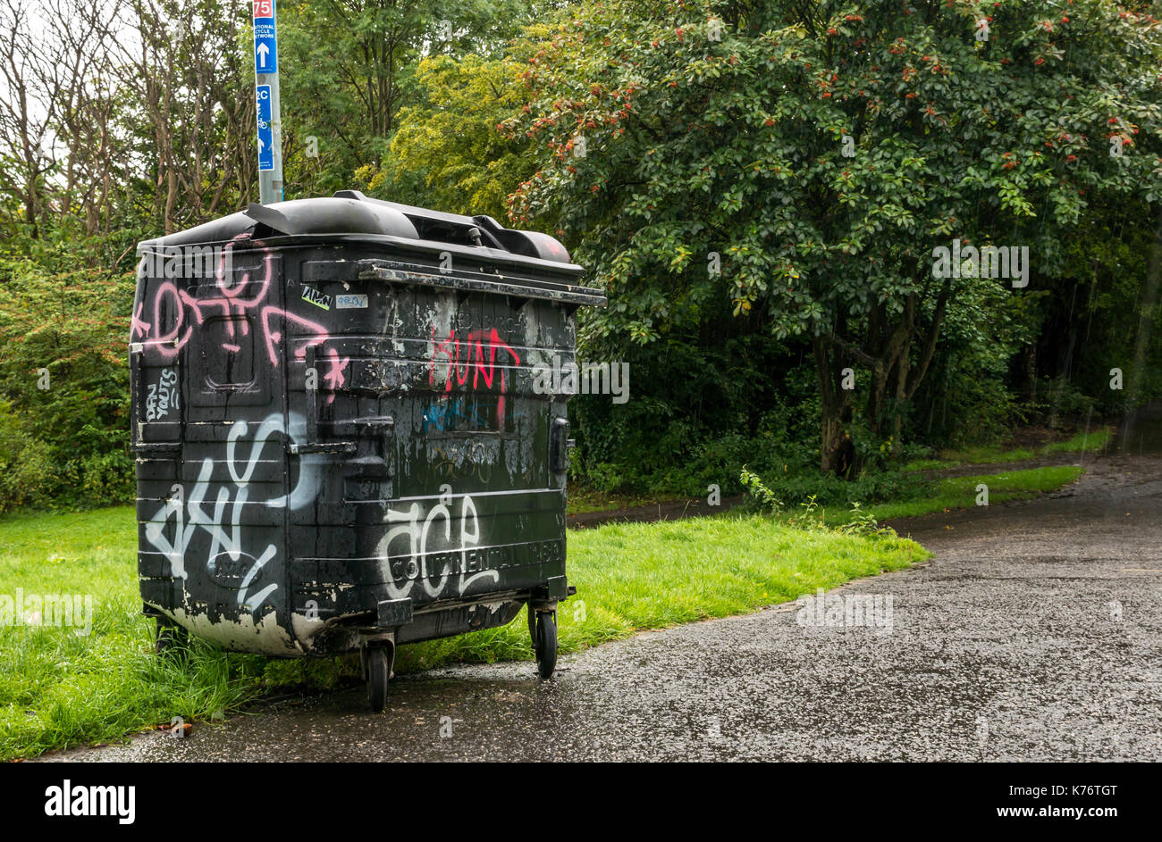 Vandalised hi-res stock photography and images - Alamy