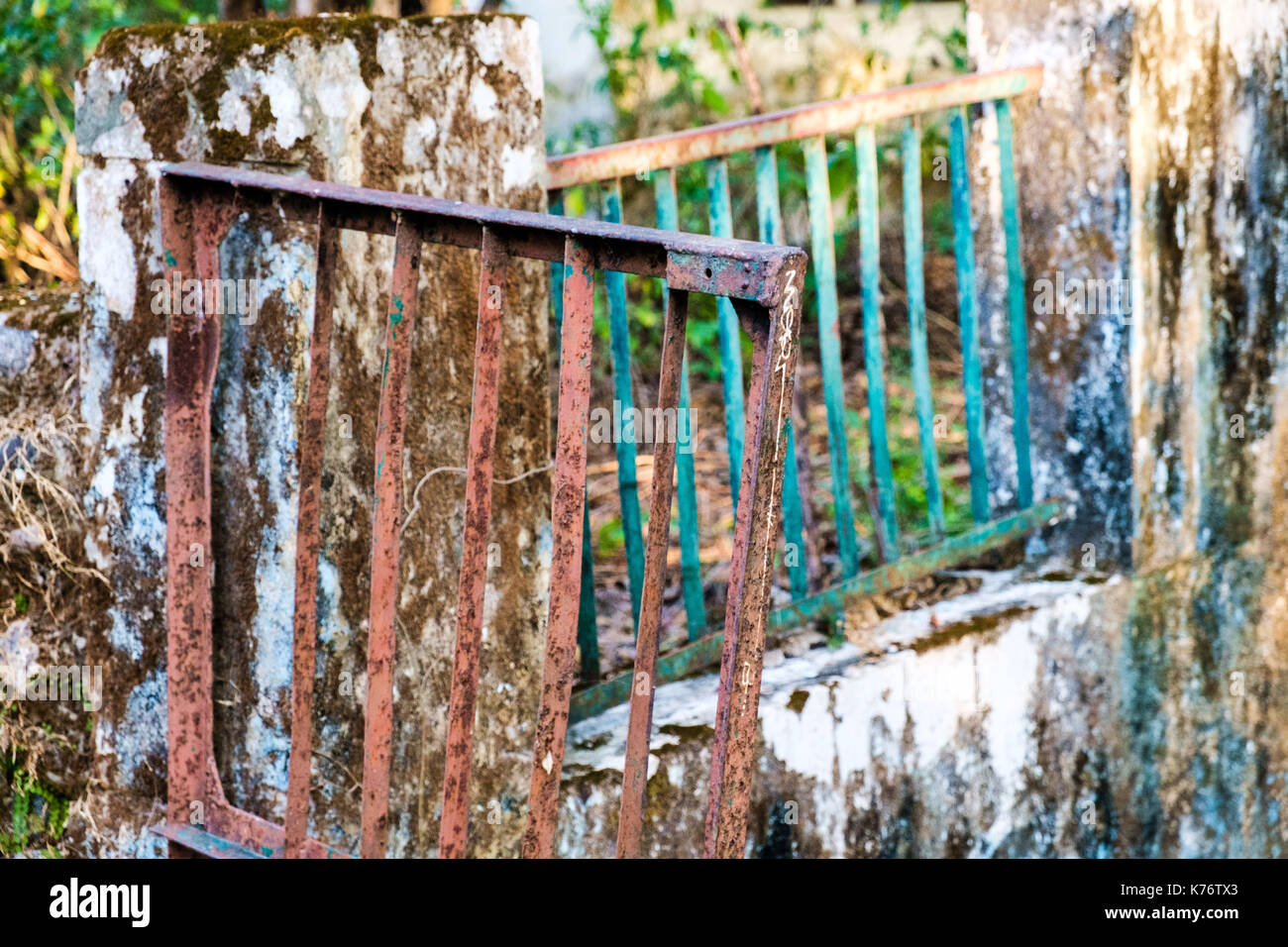 Broken metal gate hi-res stock photography and images - Alamy