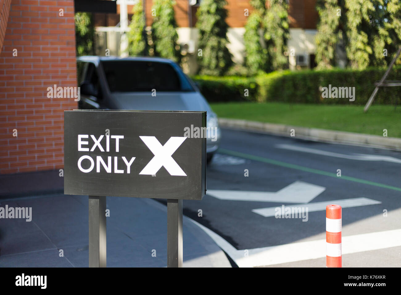 Food exit sign hi-res stock photography and images - Alamy
