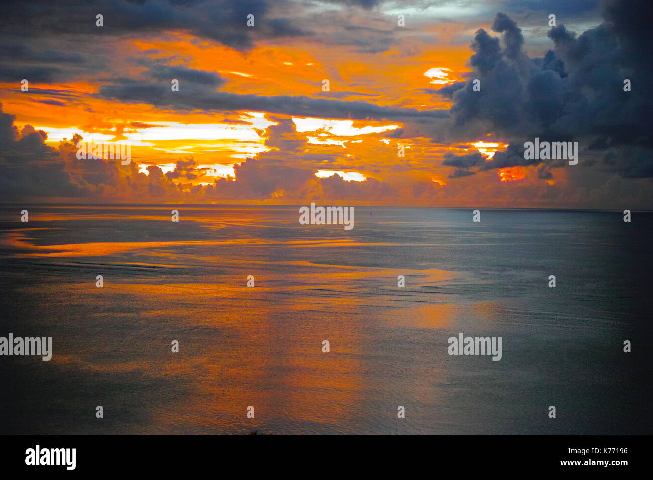 The marianas trench pacific ocean hi-res stock photography and images ...