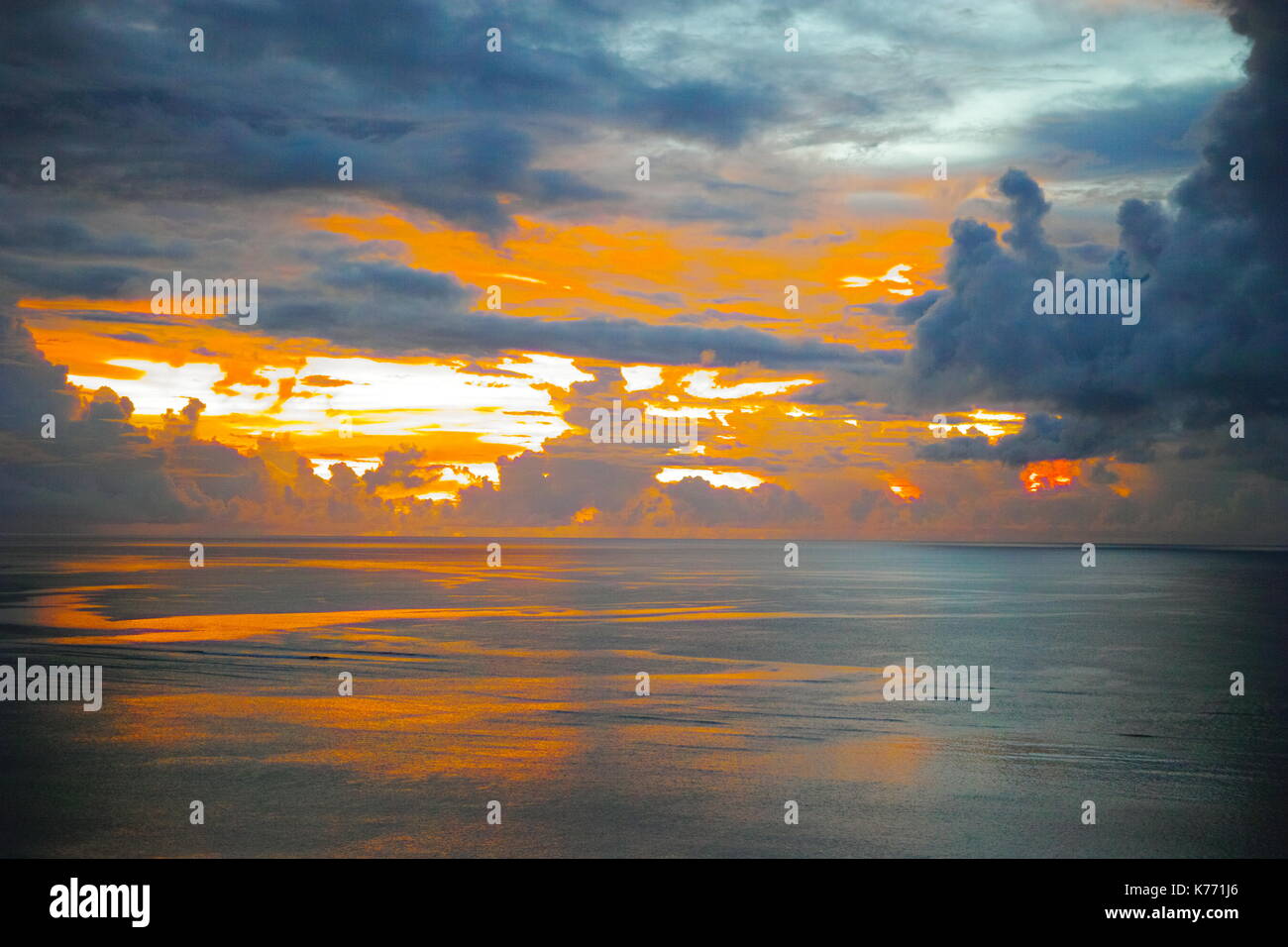 The marianas trench pacific ocean hi-res stock photography and images ...