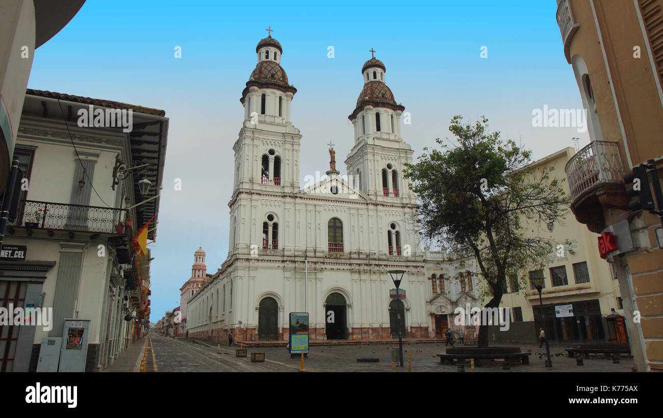 Ecuador cuenca church santo hi-res stock photography and images - Alamy