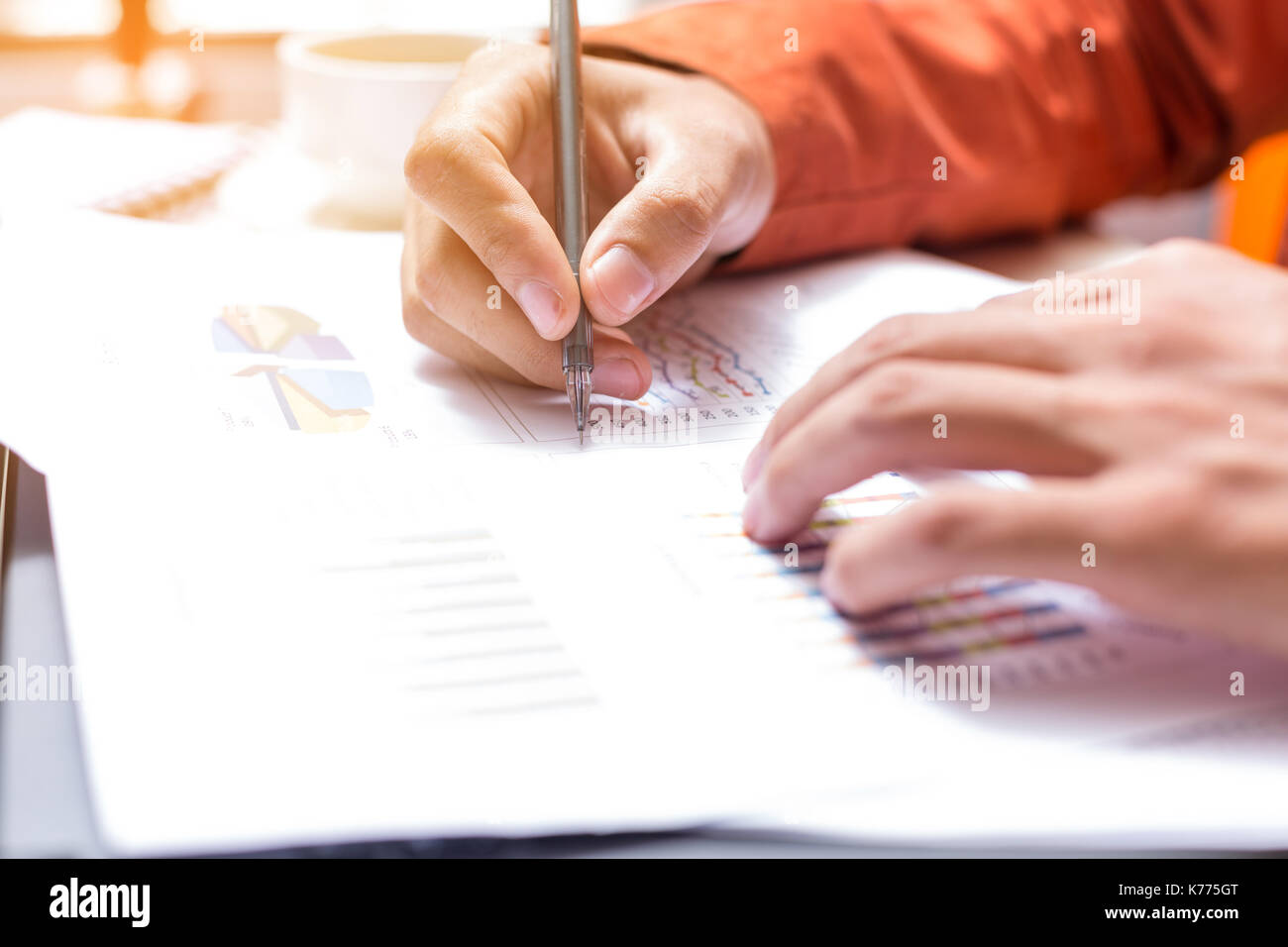 Hands of businesswoman signing paper Stock Photo - Alamy