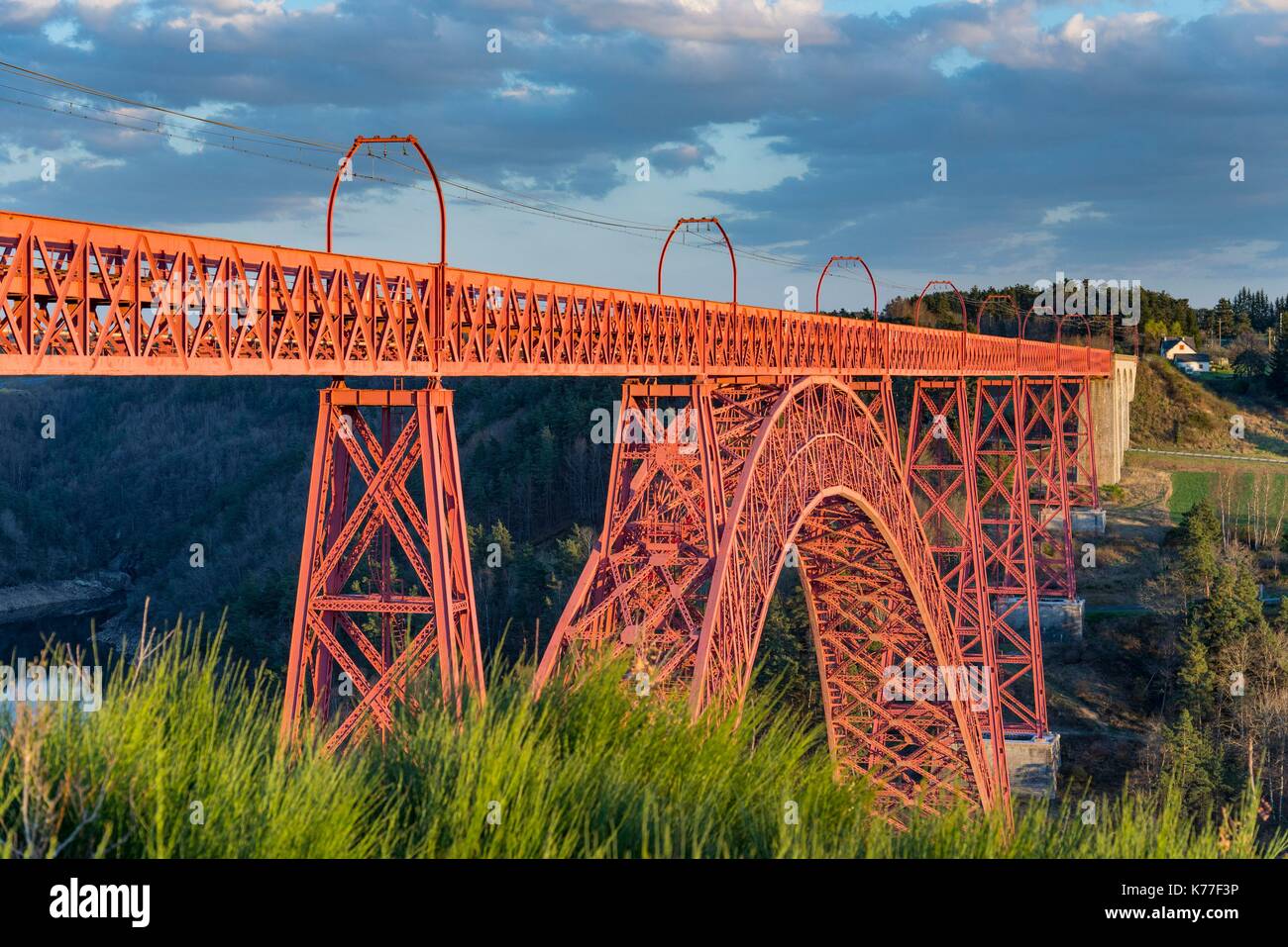 Garabit viaduct train hi-res stock photography and images - Alamy