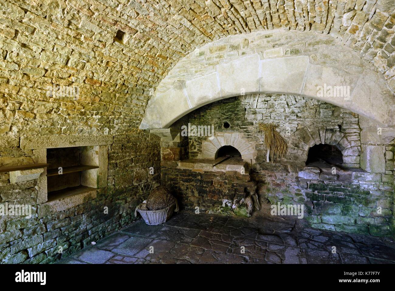 Medieval Bread Oven High Resolution Stock Photography and Images - Alamy
