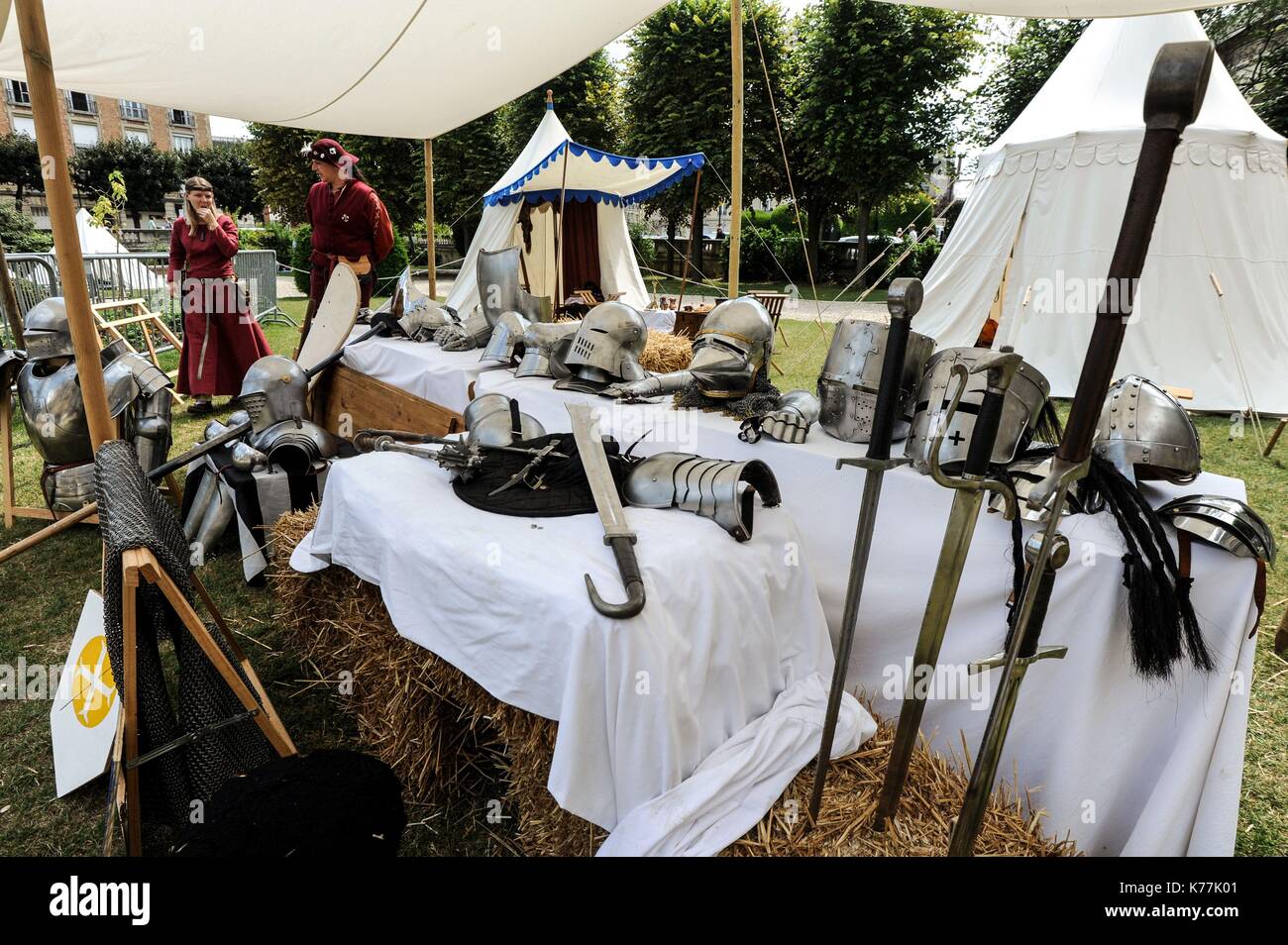 Exhibition of weapons hi-res stock photography and images - Alamy