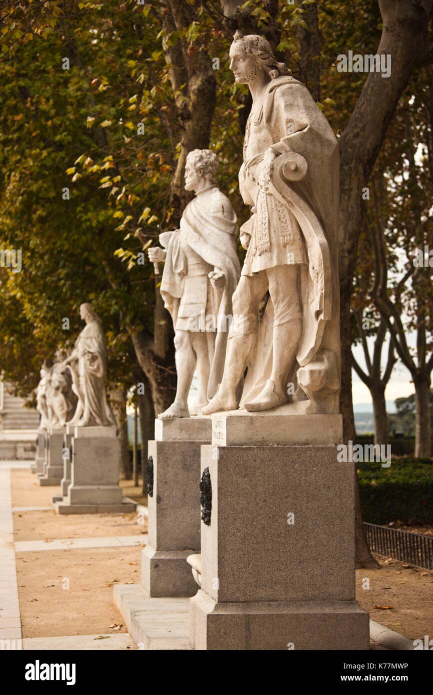 Statues of spanish kings by the palacio real hi-res stock photography ...