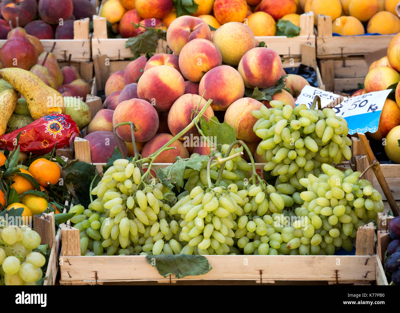 Fresh produce in italy hi-res stock photography and images - Alamy