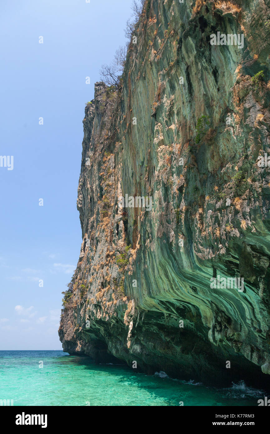 Koh phi phi rock hi-res stock photography and images - Alamy