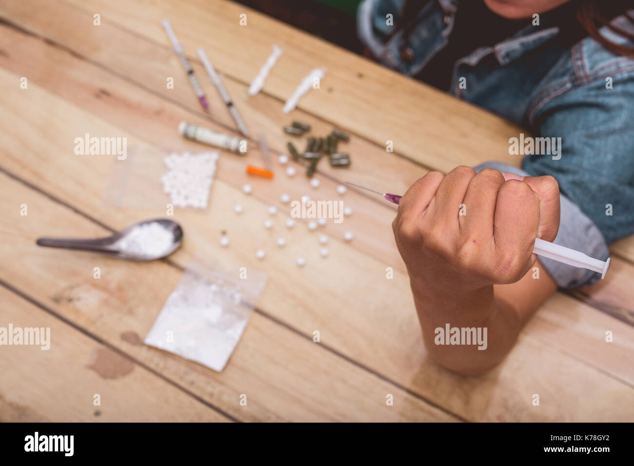 Drug addict young woman with syringe in action, Drug abuse concept ...