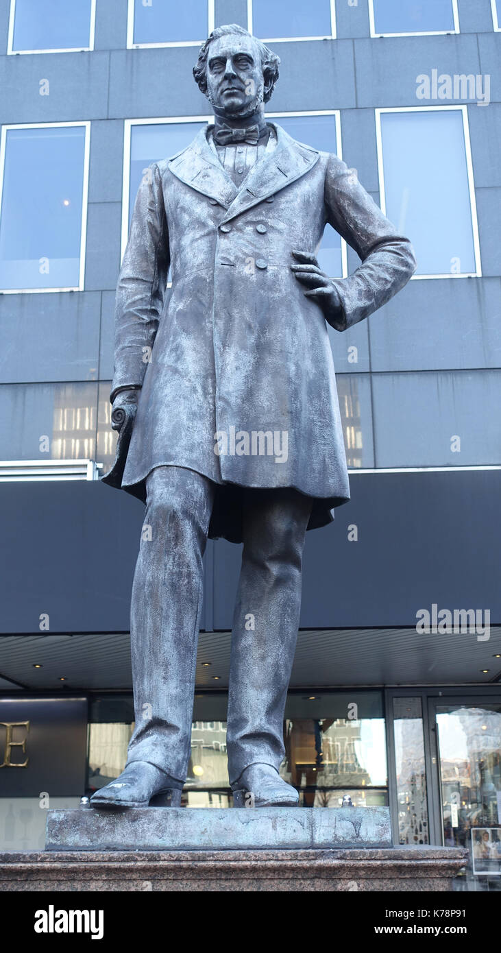 Statue of Robert Stephenson Railway Engineer Stock Photo - Alamy