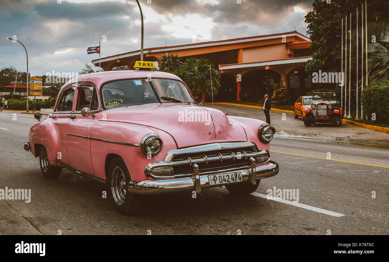 Old cuban taxi hi-res stock photography and images - Alamy