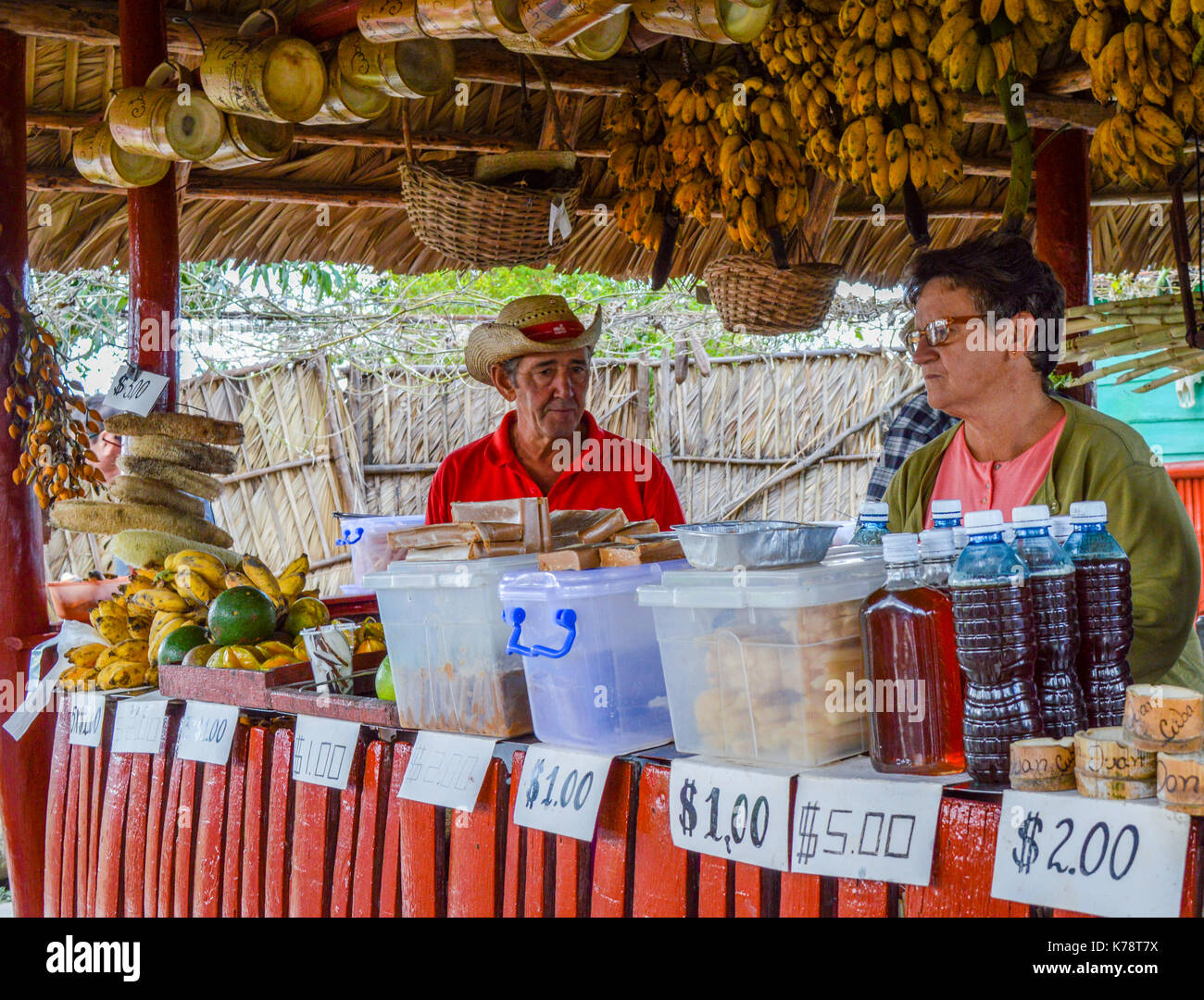 A stand in Cuba selling tropical fruits Stock Photo - Alamy
