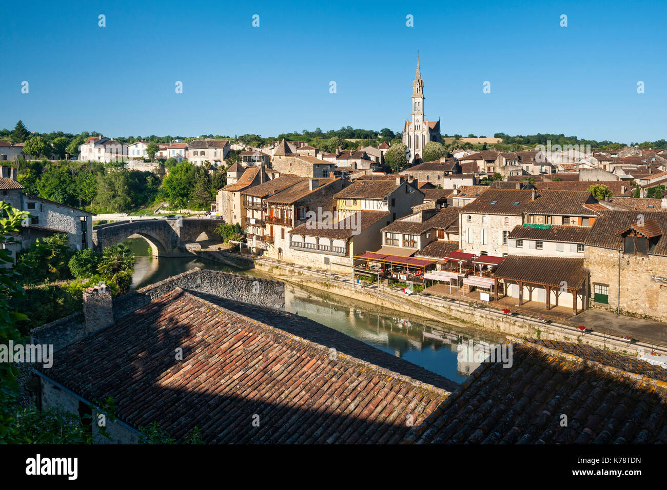 The town of Nérac and the Petite Baïse River in the Dordogne region of southwest France Stock ...