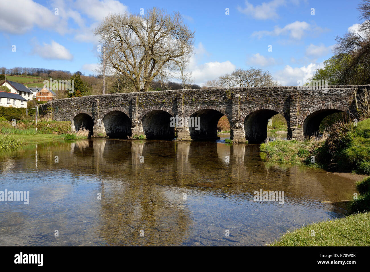 6 arch stone bridge hi-res stock photography and images - Alamy