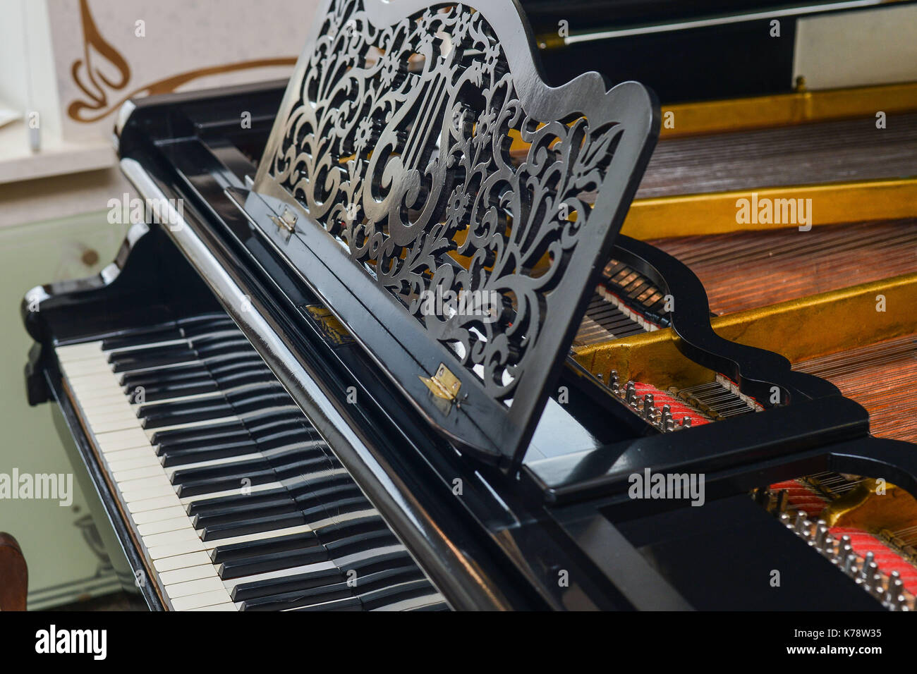 Jazz piano vintage record hi-res stock photography and images - Alamy