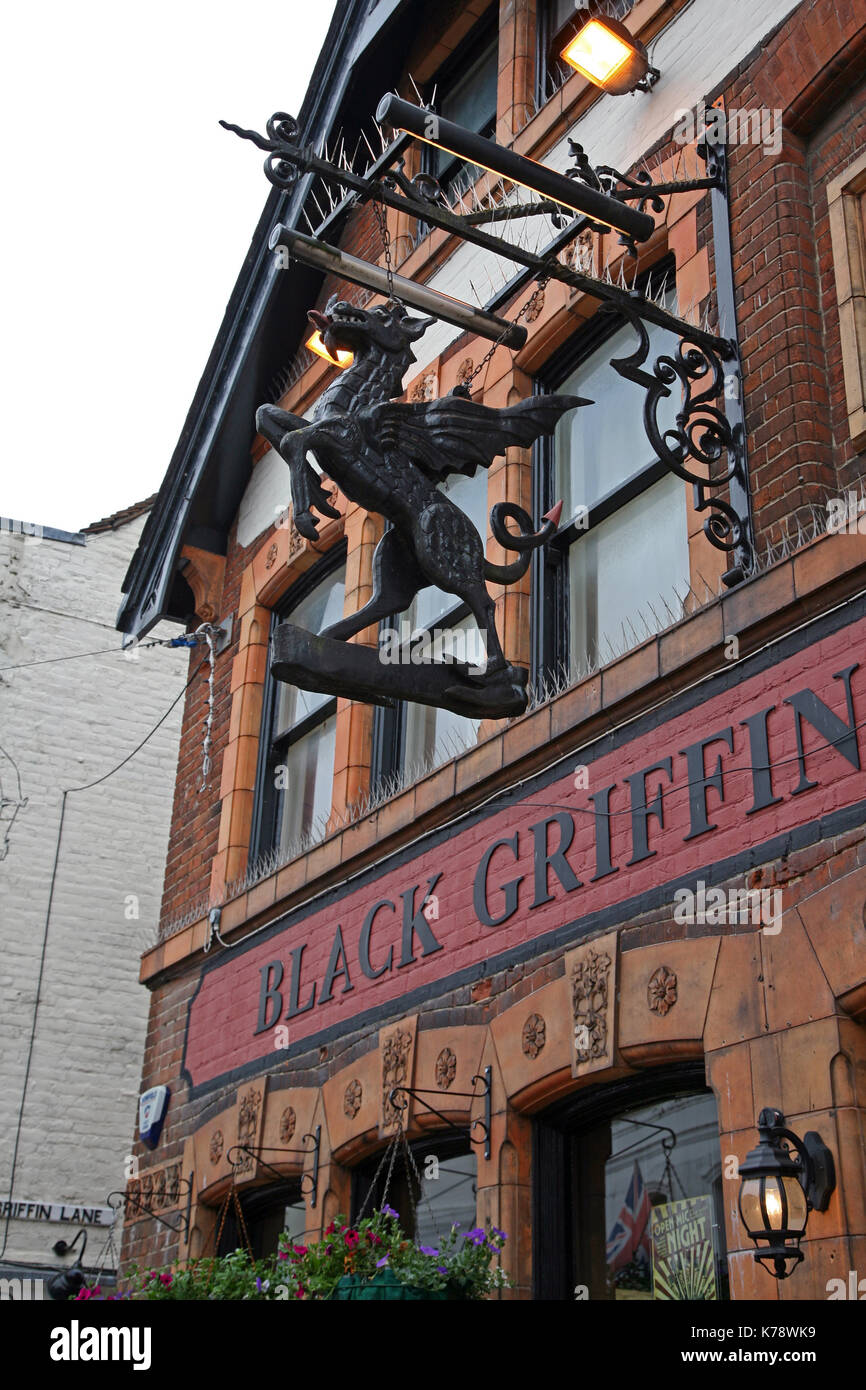 Old sign swinging hi-res stock photography and images - Alamy