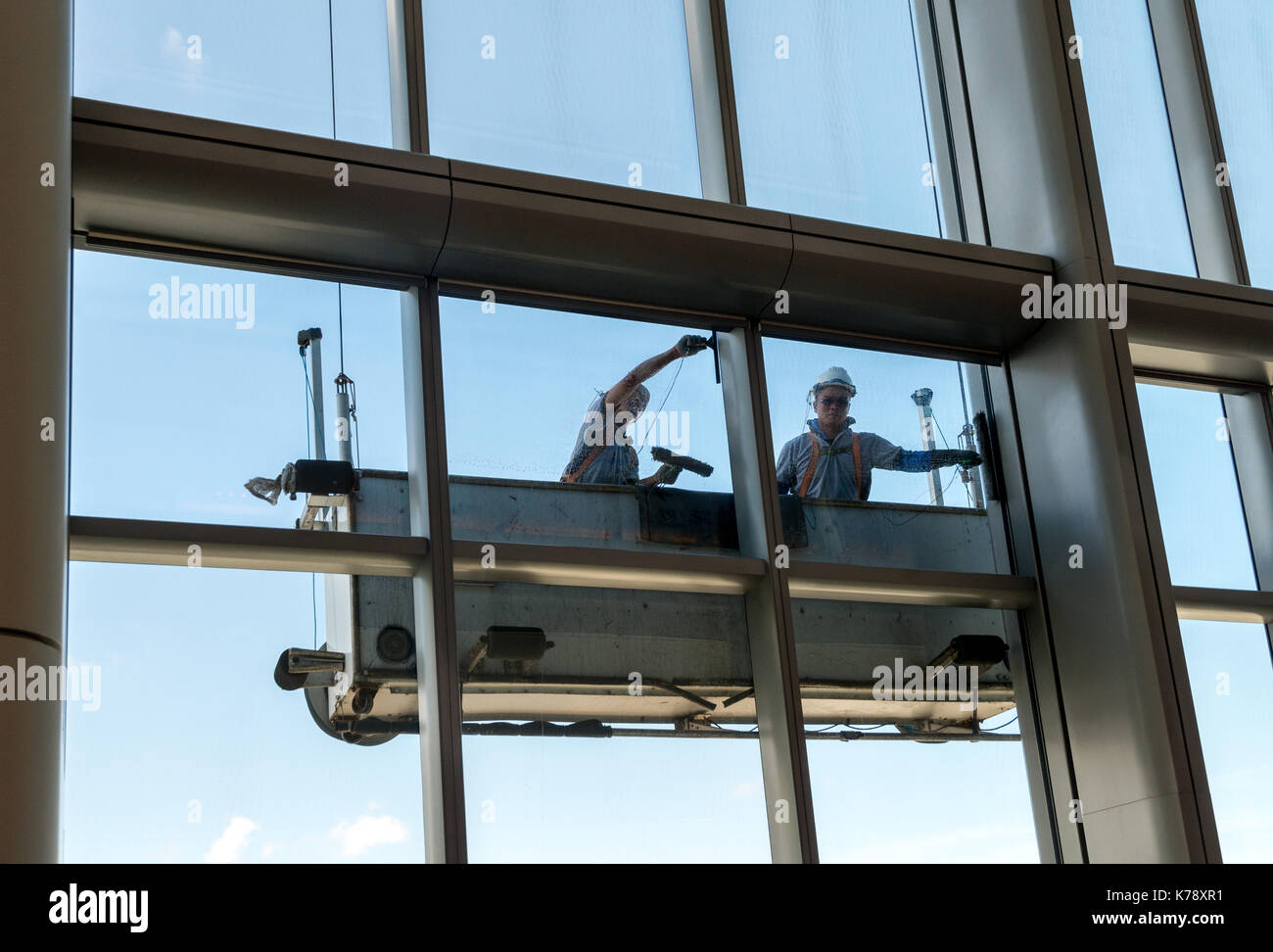 High rise window cleaning at Taikoo,Hong Kong. Jayne Russell/Alamy ...