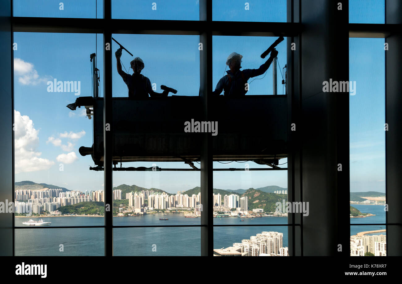 High rise window cleaning at Taikoo,Hong Kong. Jayne Russell/Alamy ...