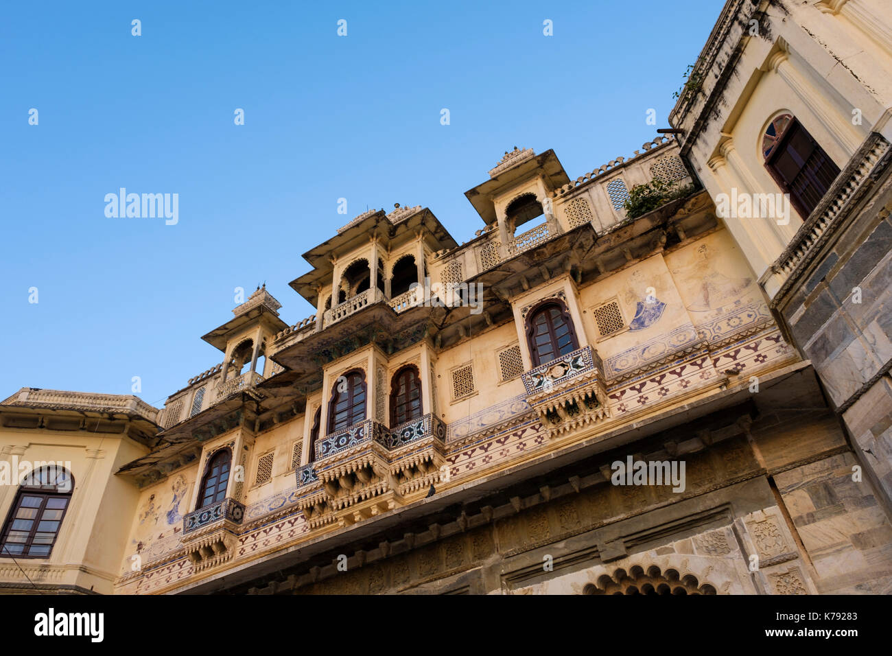 India building facade hi-res stock photography and images - Alamy