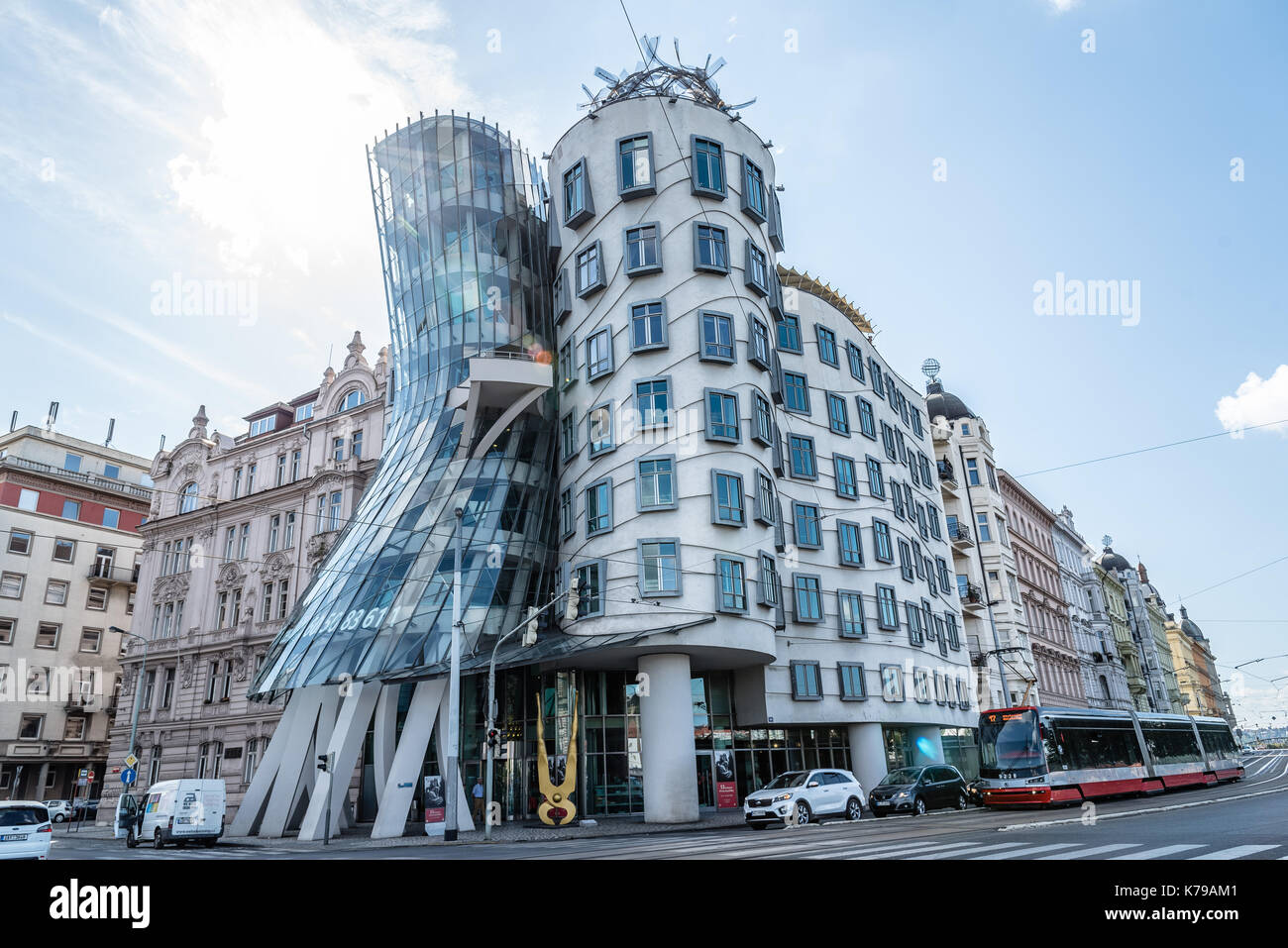 Dancing house office building in Prague Stock Photo - Alamy