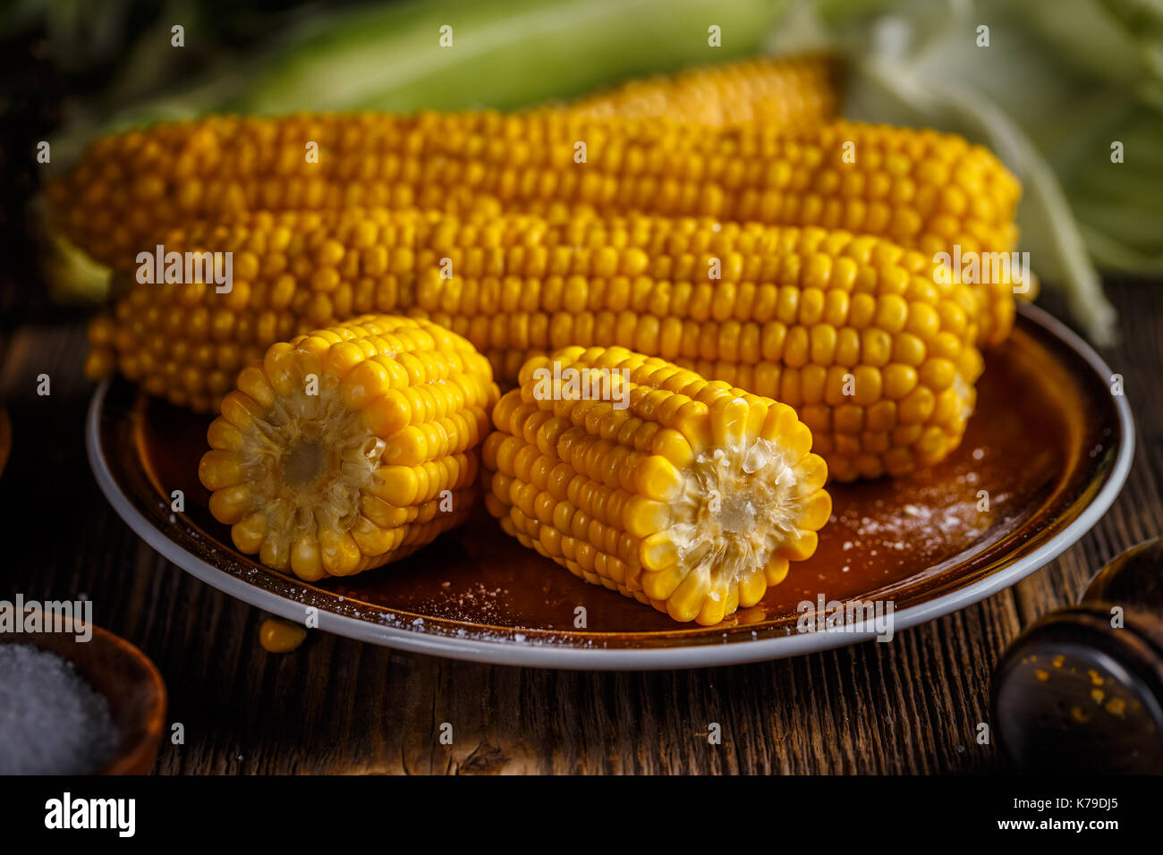 Brown and yellow corn hi-res stock photography and images - Alamy
