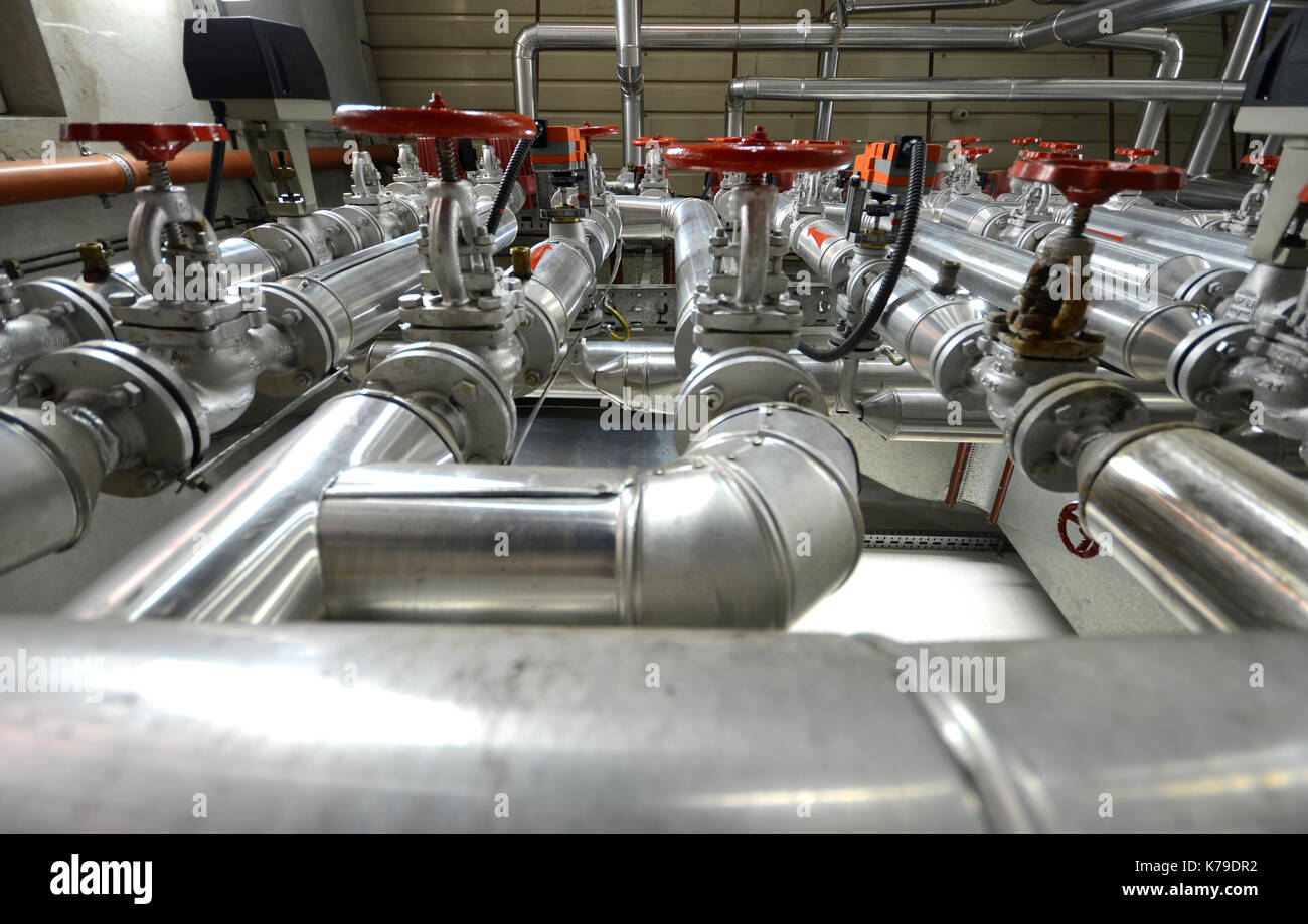 Refinery pipelines hi-res stock photography and images - Alamy