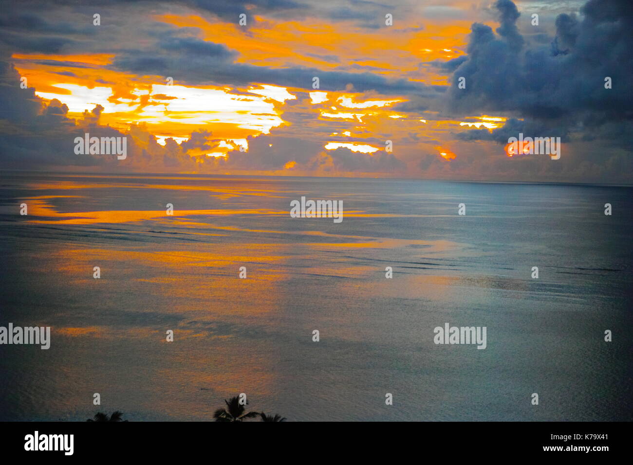 The marianas trench pacific ocean hi-res stock photography and images ...