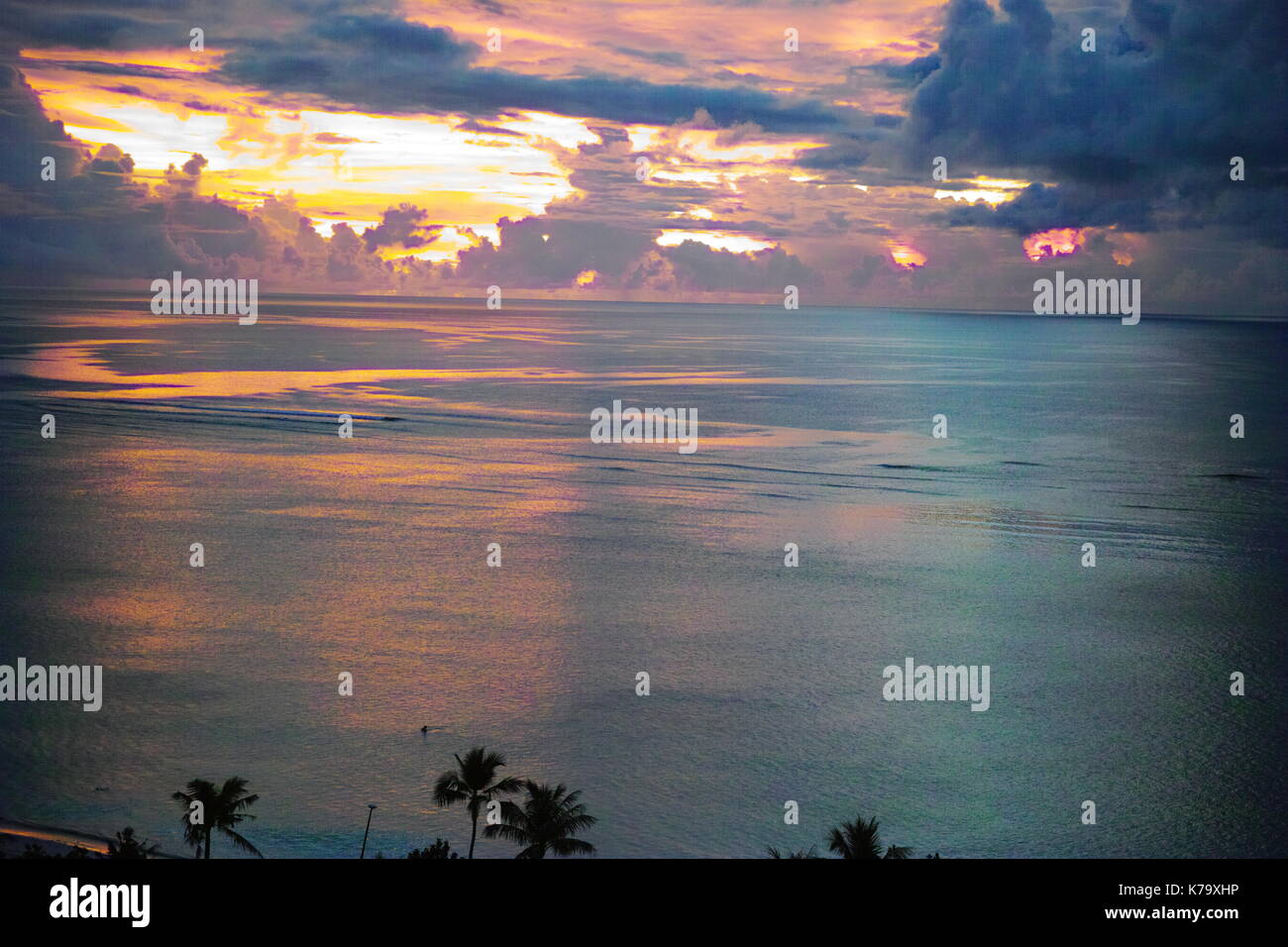 The marianas trench pacific ocean hi-res stock photography and images ...