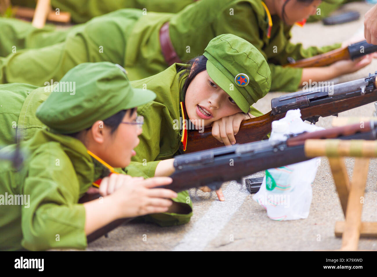 Female soldiers china hi-res stock photography and images - Alamy